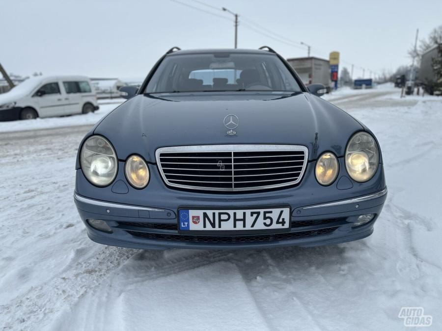 Blue Mercedes-Benz E 320 2004 in Marijampole, with an engine capacity of 3.20 L and mileage of 302 thousand km for 2599 €, photo 2 on AUTOMOTO.COM.LV