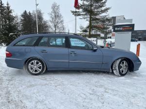 Blue Mercedes-Benz E 320 2004 in Marijampole, with an engine capacity of 3.20 L and mileage of 302 thousand km for 2599 €, photo 8 on AUTOMOTO.COM.LV