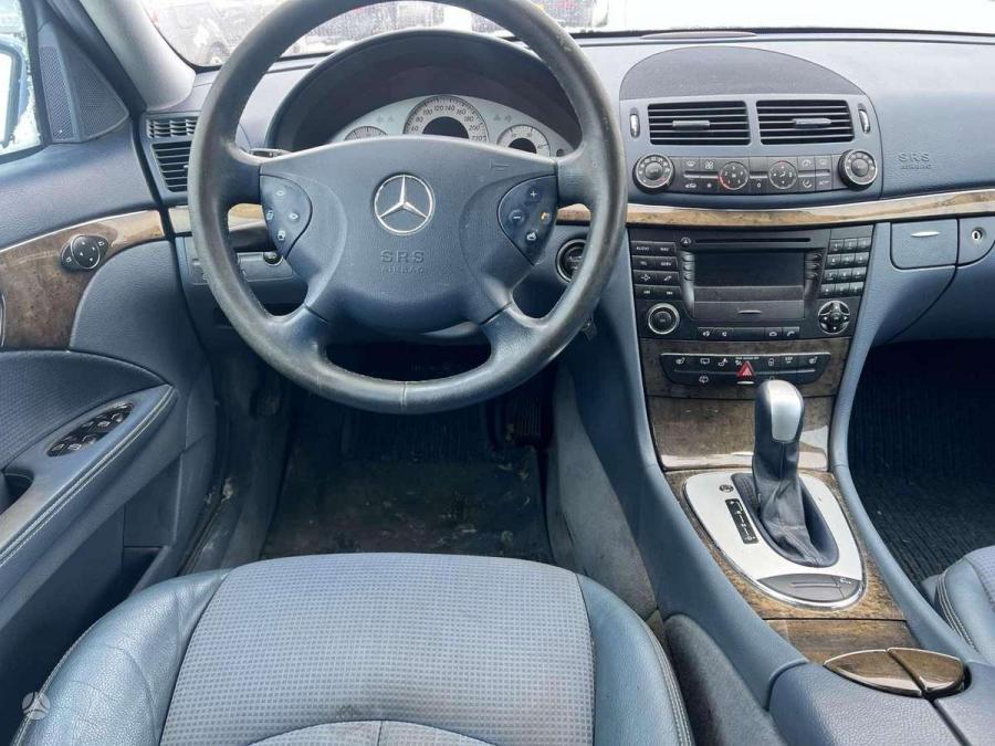 Zils Mercedes-Benz E 320 2004 Marijampole, ar dzinēja tilpumu 3.22 L un nobraukumu 320 tūkst. km par 2100 €, foto 7 vietnē AUTOMOTO.COM.LV