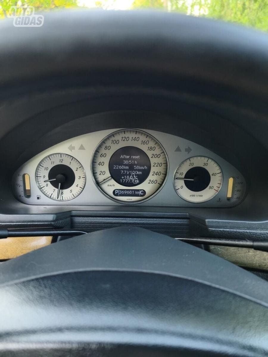 Blue Mercedes-Benz E 320 2004 in Sakiai, with an engine capacity of 3.20 L and mileage of 370 thousand km for 1999 €, photo 9 on AUTOMOTO.COM.LV
