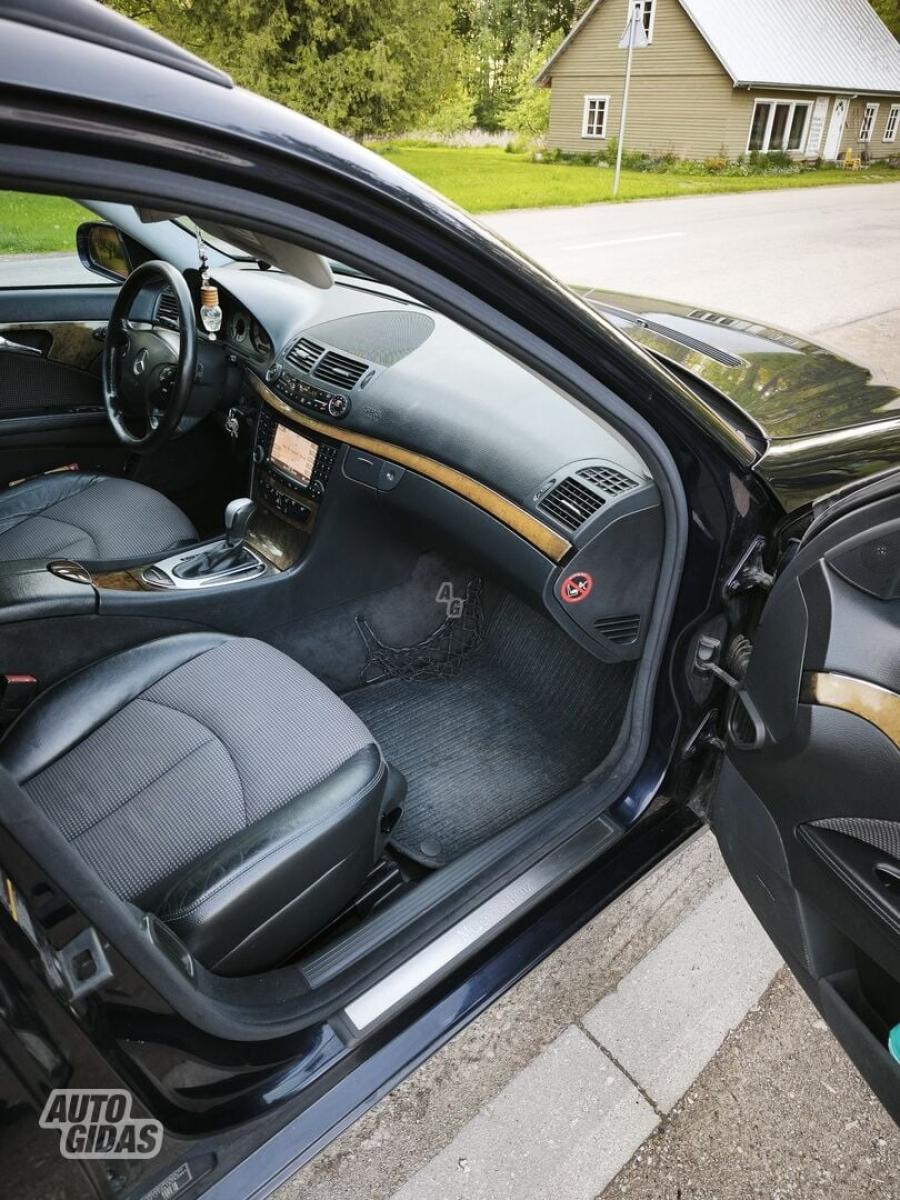 Blue Mercedes-Benz E 320 2004 in Sakiai, with an engine capacity of 3.20 L and mileage of 370 thousand km for 1999 €, photo 15 on AUTOMOTO.COM.LV