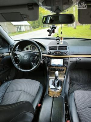 Blue Mercedes-Benz E 320 2004 in Sakiai, with an engine capacity of 3.20 L and mileage of 370 thousand km for 1999 €, photo 16 on AUTOMOTO.COM.LV