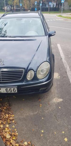 Zils Mercedes-Benz E 320 2004 Viļņa, ar dzinēja tilpumu 3.22 L un nobraukumu 420 tūkst. km par 2550 €, foto  vietnē AUTOMOTO.COM.LV