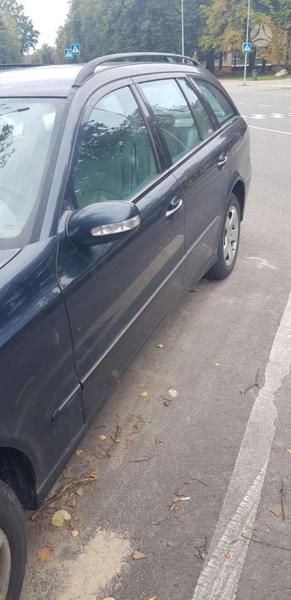 Zils Mercedes-Benz E 320 2004 Viļņa, ar dzinēja tilpumu 3.22 L un nobraukumu 420 tūkst. km par 2550 €, foto 4 vietnē AUTOMOTO.COM.LV