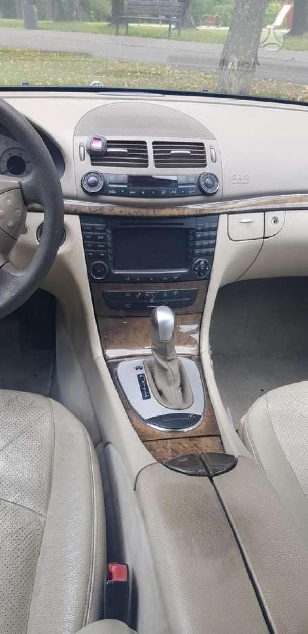 Zils Mercedes-Benz E 320 2004 Viļņa, ar dzinēja tilpumu 3.22 L un nobraukumu 420 tūkst. km par 2550 €, foto 7 vietnē AUTOMOTO.COM.LV