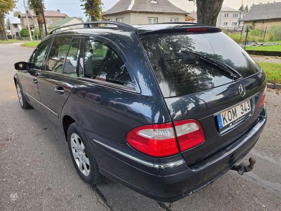 Синий Мерседес Е 320 2004 в Алитус, объемом двигателя 3.20 л и пробегом 331 тыс. км за 1950 €, фото 1 на AUTOMOTO.COM.LV