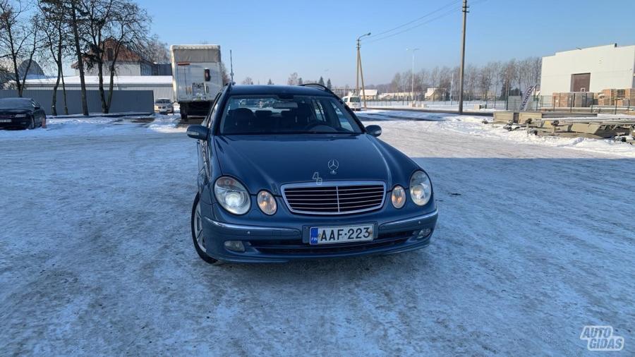 Blue Mercedes-Benz E 320 2005 in Marijampole, with an engine capacity of 3.20 L and mileage of 300 thousand km for 2599 €, photo 3 on AUTOMOTO.COM.LV