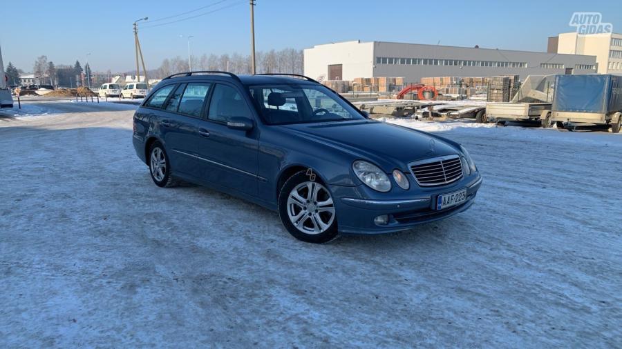 Blue Mercedes-Benz E 320 2005 in Marijampole, with an engine capacity of 3.20 L and mileage of 300 thousand km for 2599 €, photo 4 on AUTOMOTO.COM.LV