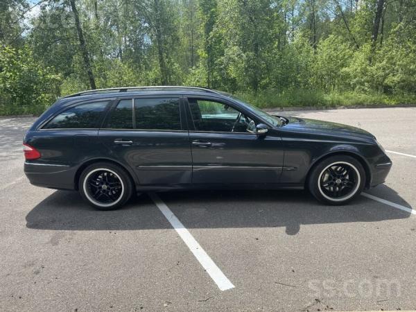 Zils Mercedes-Benz E 320 2005 Daugavpils, ar dzinēja tilpumu 3.00 L un nobraukumu 377 tūkst. km par 2450 €, foto 4 vietnē AUTOMOTO.COM.LV