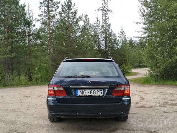 Blue Mercedes-Benz E 320 2005 in Madona, with an engine capacity of 3.20 L and mileage of 418 thousand km for 2500 €, photo 6 on AUTOMOTO.COM.LV