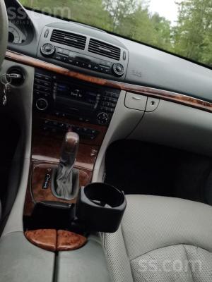 Zils Mercedes-Benz E 320 2005 Madona, ar dzinēja tilpumu 3.20 L un nobraukumu 418 tūkst. km par 2500 €, foto 17 vietnē AUTOMOTO.COM.LV