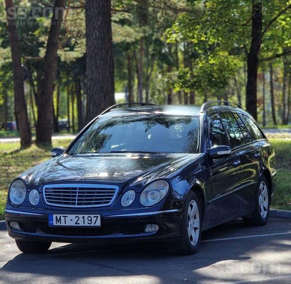 Мерседес Е 320 2005 в Даугавпилс на AUTOMOTO.COM.LV Синий Мерседес Е 320 2005 в Даугавпилс, объемом двигателя 3.20 л и пробегом 307 тыс. км за 2700 €, фото 3 на AUTOMOTO.COM.LV