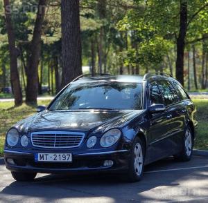 Синий Мерседес Е 320 2005 в Даугавпилс, объемом двигателя 3.20 л и пробегом 307 тыс. км за 2700 €, фото 3 на AUTOMOTO.COM.LV