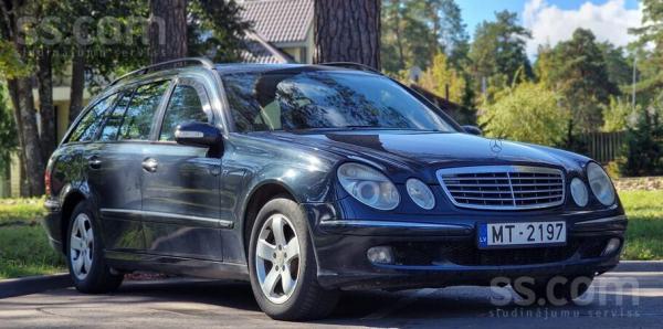 Мерседес Е 320 2005 в Даугавпилс на AUTOMOTO.COM.LV Синий Мерседес Е 320 2005 в Даугавпилс, объемом двигателя 3.20 л и пробегом 307 тыс. км за 2700 €, фото 5 на AUTOMOTO.COM.LV