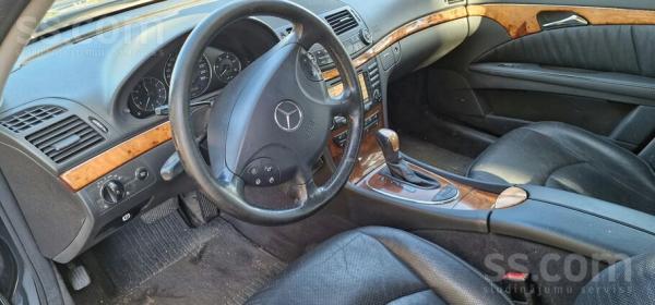 Мерседес Е 320 2005 в Даугавпилс на AUTOMOTO.COM.LV Синий Мерседес Е 320 2005 в Даугавпилс, объемом двигателя 3.20 л и пробегом 307 тыс. км за 2700 €, фото 9 на AUTOMOTO.COM.LV