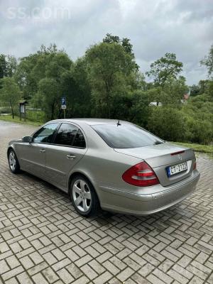 Brown Mercedes-Benz E 320 2004 in Kraslava, with an engine capacity of 3.20 L and mileage of 380 thousand km for 2350 €, photo 4 on AUTOMOTO.COM.LV