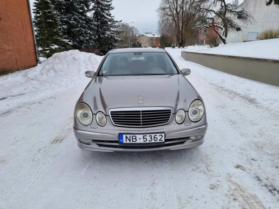 Коричневый Мерседес Е 320 2004 в Екабпилс, объемом двигателя 3.20 л и пробегом 414 тыс. км за 2490 €, фото 4 на AUTOMOTO.COM.LV