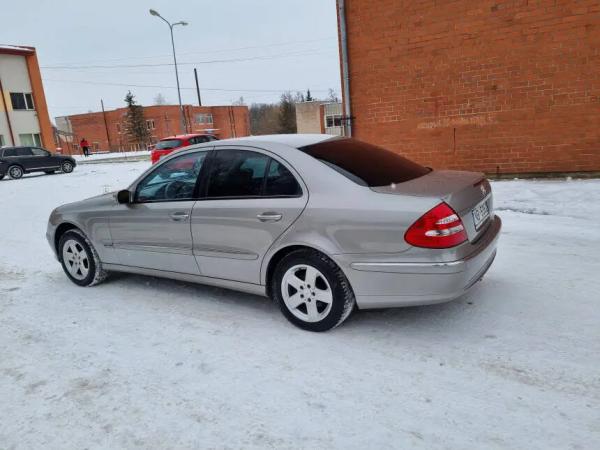 Brown Mercedes-Benz E 320 2004 in Jekabpils, with an engine capacity of 3.20 L and mileage of 414 thousand km for 2490 €, photo 9 on AUTOMOTO.COM.LV