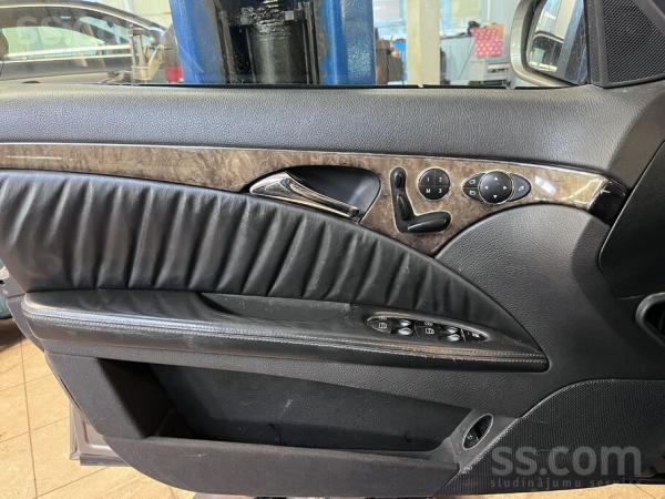 Brūns Mercedes-Benz E 320 2003 Rīga, ar dzinēja tilpumu 3.20 L un nobraukumu 334 tūkst. km par 2800 €, foto 5 vietnē AUTOMOTO.COM.LV