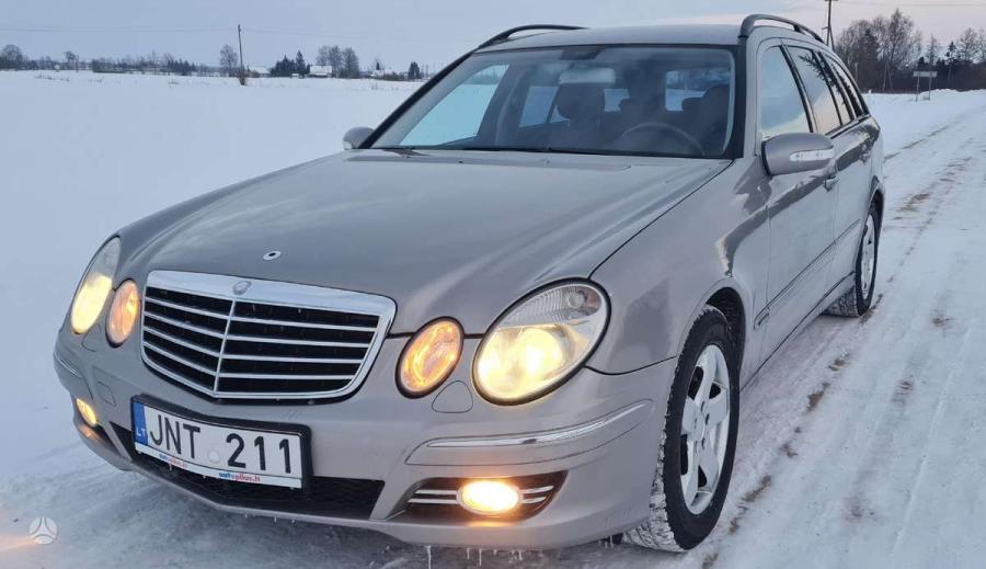 Brown Mercedes-Benz E 320 2004 in Siauliai, with an engine capacity of 3.22 L and mileage of 707 thousand km for 2400 €, photo 4 on AUTOMOTO.COM.LV