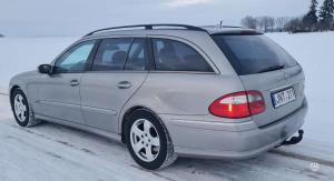 Brown Mercedes-Benz E 320 2004 in Siauliai, with an engine capacity of 3.22 L and mileage of 707 thousand km for 2400 €, photo 6 on AUTOMOTO.COM.LV
