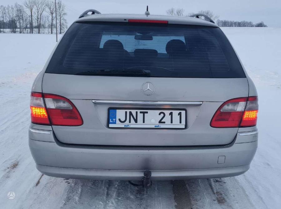 Brown Mercedes-Benz E 320 2004 in Siauliai, with an engine capacity of 3.22 L and mileage of 707 thousand km for 2400 €, photo 9 on AUTOMOTO.COM.LV