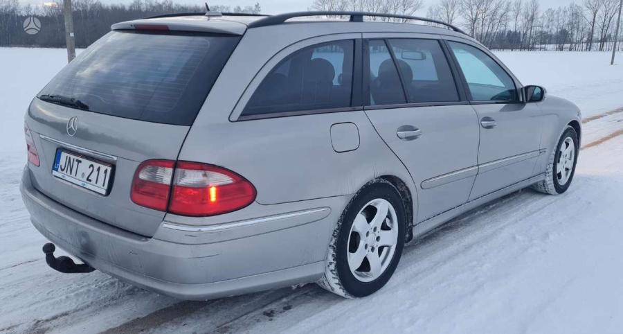 Brown Mercedes-Benz E 320 2004 in Siauliai, with an engine capacity of 3.22 L and mileage of 707 thousand km for 2400 €, photo 10 on AUTOMOTO.COM.LV