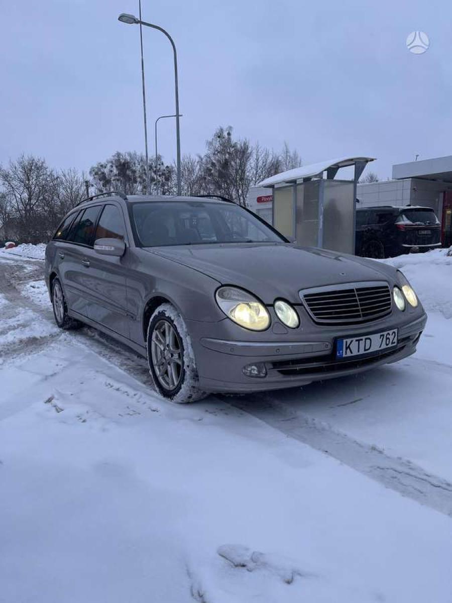 Brown Mercedes-Benz E 320 2004 in Kaunas, with an engine capacity of 3.22 L and mileage of 431 thousand km for 2350 €, photo 4 on AUTOMOTO.COM.LV