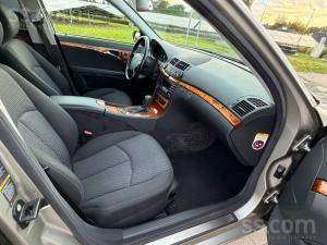 Brūns Mercedes-Benz E 320 2006 Rīga, ar dzinēja tilpumu 3.00 L un nobraukumu 0 tūkst. km par 3950 €, foto 24 vietnē AUTOMOTO.COM.LV