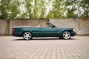 Зеленый Мерседес Е 320 1995 в Рига, объемом двигателя 3.20 л и пробегом 95 тыс. км за 39000 €, фото 1 на AUTOMOTO.COM.LV