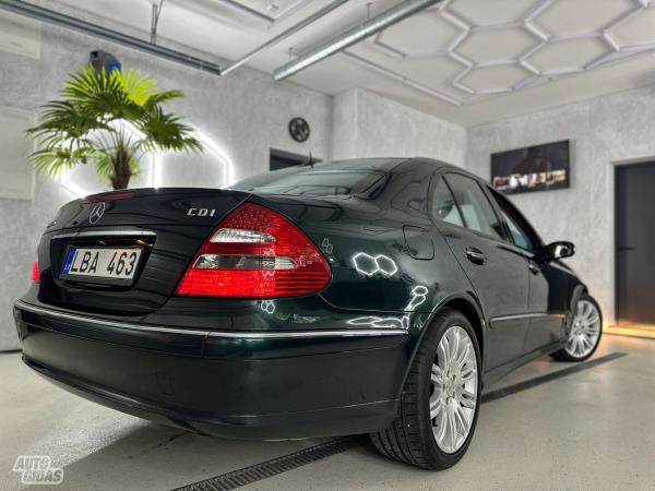 Zaļš Mercedes-Benz E 320 2004 Kauņa, ar dzinēja tilpumu 3.20 L un nobraukumu 320 tūkst. km par 4650 €, foto 4 vietnē AUTOMOTO.COM.LV