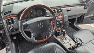 Zaļš Mercedes-Benz E 320 2000 Rīga, ar dzinēja tilpumu 3.20 L un nobraukumu 419 tūkst. km par 2500 €, foto  vietnē AUTOMOTO.COM.LV