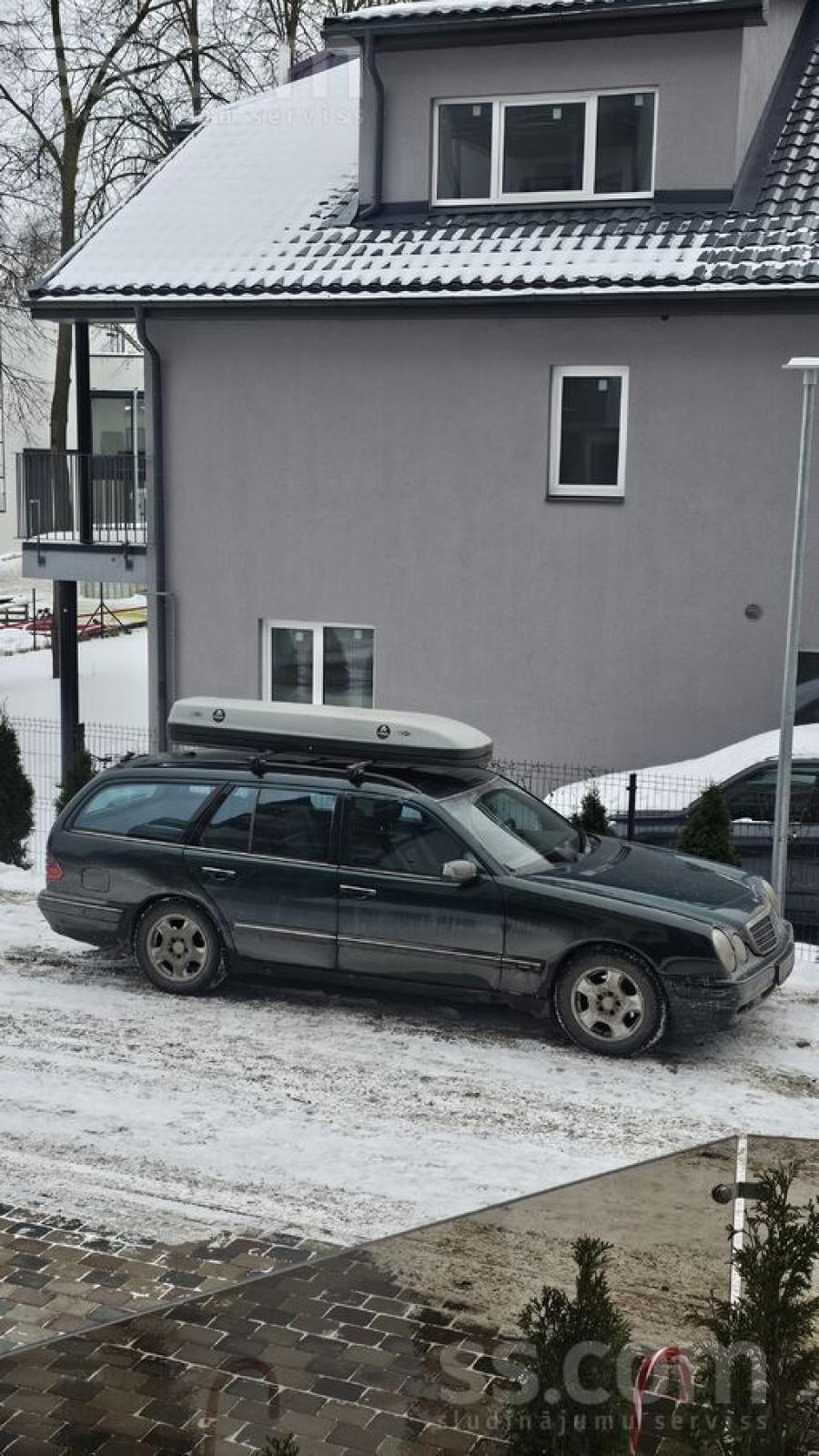 Green Mercedes-Benz E 320 2000 in Riga, with an engine capacity of 3.20 L and mileage of 419 thousand km for 2500 €, photo 13 on AUTOMOTO.COM.LV
