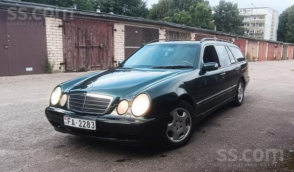 Green Mercedes-Benz E 320 2001 in Riga, with an engine capacity of 3.20 L and mileage of 420 thousand km for 1600 €, photo 1 on AUTOMOTO.COM.LV