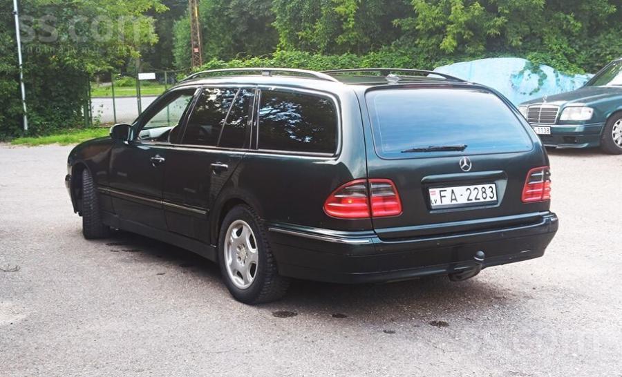 Green Mercedes-Benz E 320 2001 in Riga, with an engine capacity of 3.20 L and mileage of 420 thousand km for 1600 €, photo 4 on AUTOMOTO.COM.LV