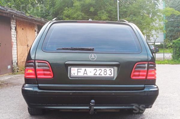Green Mercedes-Benz E 320 2001 in Riga, with an engine capacity of 3.20 L and mileage of 420 thousand km for 1600 €, photo 5 on AUTOMOTO.COM.LV