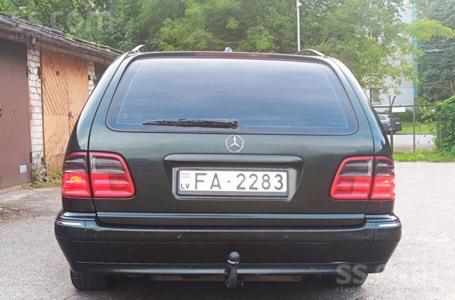 Green Mercedes-Benz E 320 2001 in Riga, with an engine capacity of 3.20 L and mileage of 420 thousand km for 1600 €, photo 6 on AUTOMOTO.COM.LV