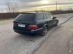 Green Mercedes-Benz E 320 2003 in Gargzdai, with an engine capacity of 3.20 L and mileage of 445 thousand km for 2200 €, photo 4 on AUTOMOTO.COM.LV