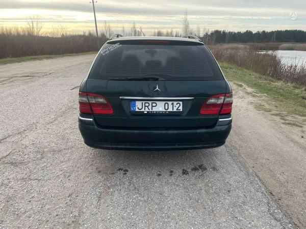 Green Mercedes-Benz E 320 2003 in Gargzdai, with an engine capacity of 3.20 L and mileage of 445 thousand km for 2200 €, photo 6 on AUTOMOTO.COM.LV