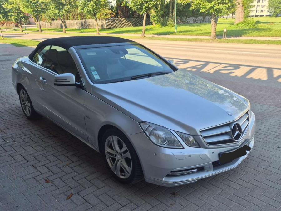 Grey Mercedes-Benz E 320 2011 in Silute, with an engine capacity of 3.00 L and mileage of 263 thousand km for 7999 €, photo 3 on AUTOMOTO.COM.LV