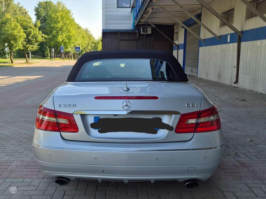 Grey Mercedes-Benz E 320 2011 in Silute, with an engine capacity of 3.00 L and mileage of 263 thousand km for 7999 €, photo 8 on AUTOMOTO.COM.LV