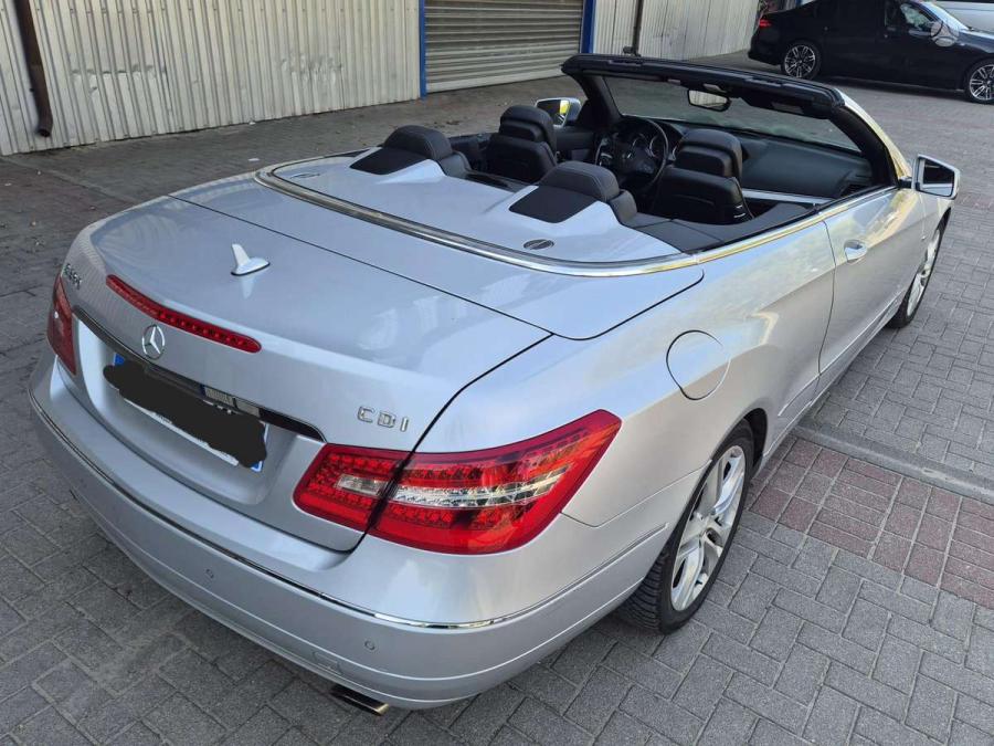 Grey Mercedes-Benz E 320 2011 in Silute, with an engine capacity of 3.00 L and mileage of 263 thousand km for 7999 €, photo 13 on AUTOMOTO.COM.LV