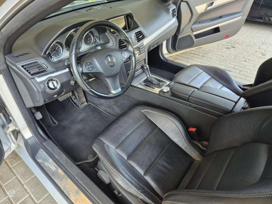 Grey Mercedes-Benz E 320 2011 in Silute, with an engine capacity of 3.00 L and mileage of 263 thousand km for 7999 €, photo 16 on AUTOMOTO.COM.LV