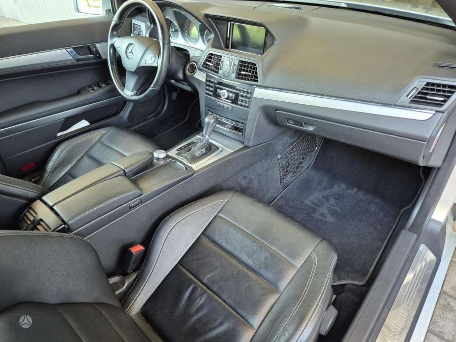 Grey Mercedes-Benz E 320 2011 in Silute, with an engine capacity of 3.00 L and mileage of 263 thousand km for 7999 €, photo 17 on AUTOMOTO.COM.LV