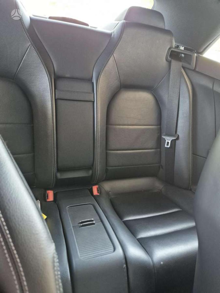 Grey Mercedes-Benz E 320 2011 in Silute, with an engine capacity of 3.00 L and mileage of 263 thousand km for 7999 €, photo 18 on AUTOMOTO.COM.LV