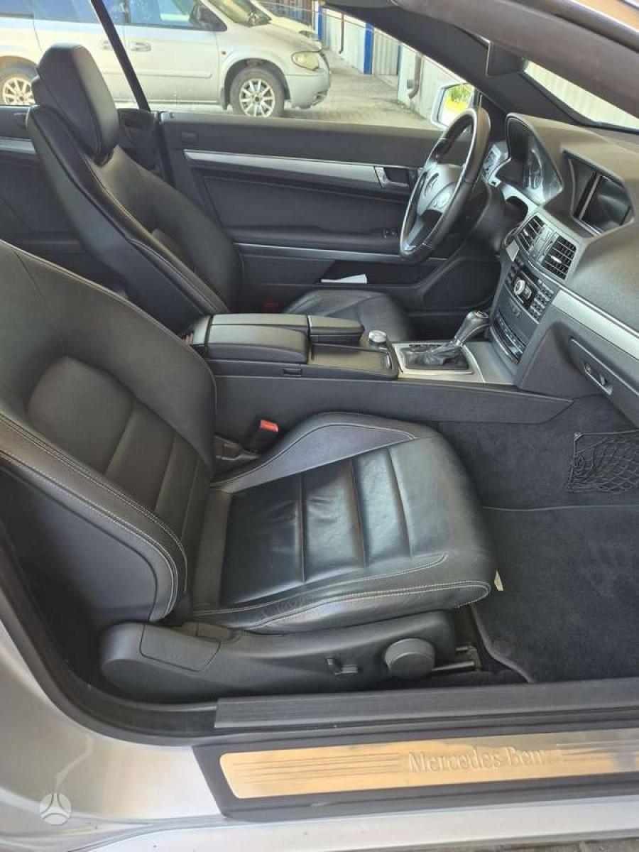 Grey Mercedes-Benz E 320 2011 in Silute, with an engine capacity of 3.00 L and mileage of 263 thousand km for 7999 €, photo 19 on AUTOMOTO.COM.LV