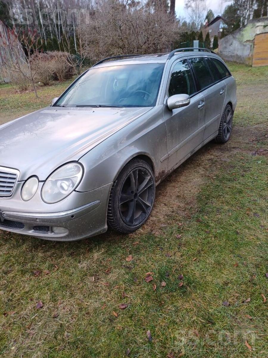 Grey Mercedes-Benz E 320 2003 in Jurmala, with an engine capacity of 3.20 L and mileage of 0 thousand km for 1500 €, photo 3 on AUTOMOTO.COM.LV