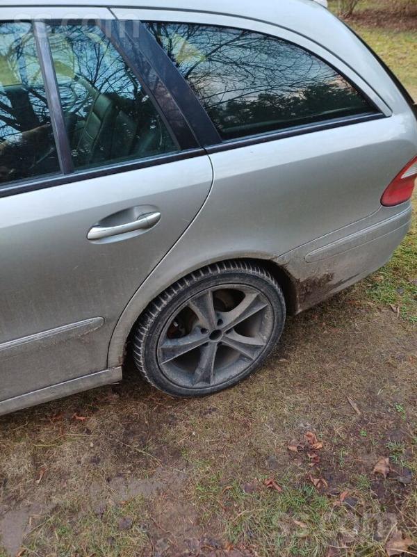 Grey Mercedes-Benz E 320 2003 in Jurmala, with an engine capacity of 3.20 L and mileage of 0 thousand km for 1500 €, photo 3 on AUTOMOTO.COM.LV