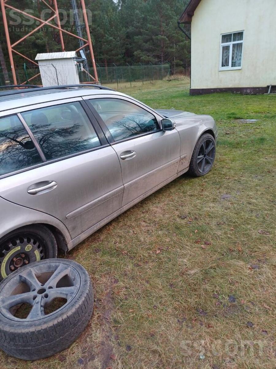 Grey Mercedes-Benz E 320 2003 in Jurmala, with an engine capacity of 3.20 L and mileage of 0 thousand km for 1500 €, photo 8 on AUTOMOTO.COM.LV