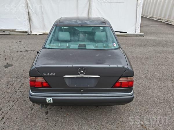 Pelēks Mercedes-Benz E 320 1995 Jelgava, ar dzinēja tilpumu 3.20 L un nobraukumu 167 tūkst. km par 5900 €, foto 4 vietnē AUTOMOTO.COM.LV